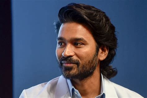 இந்த புகைப்படத்தில் இருக்கும் டாப் நடிகர் யார் தெரியுமா ஷாக் ஆகிடுவீங்க