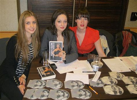 The Gorgeous Sex Guru Who Is Helping Men Meet Women 42 Pics Izispicy Com