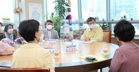 성동구 어르신 돌봄 필수노동자·요양보호사에 표창 수여