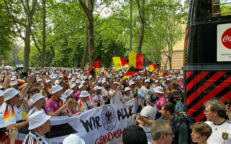 EM 2024 Deutscher Fanmarsch Durch Stuttgart Macht Lust Auf Mehr