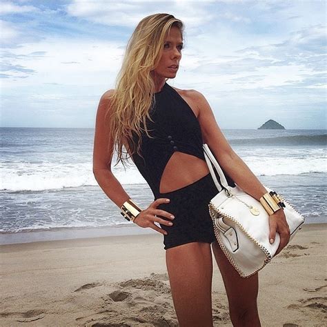 Pernas De Fora E Corpo Sequinho Adriane Galisteu Faz Ensaio Na
