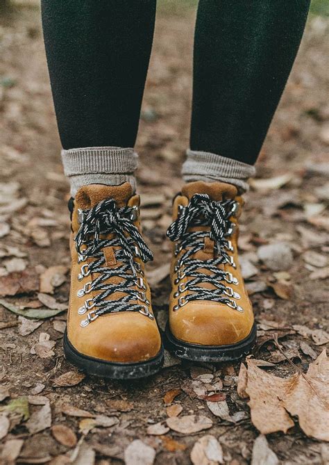 What To Wear Fall Hiking Outfit Livvyland Hikingoutfitwintercute Hiking Outfit Fall
