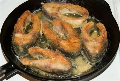 Жареный карп с соусом муждей. Молдавская кухня Yummy Food, Delicious ...