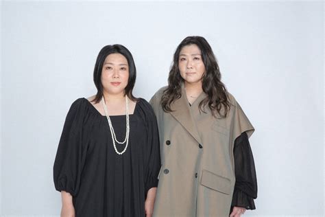 『live Stand 22 23』でライブスタンジャーを務めるお笑いコンビ「海原やすよ ともこ」（c）吉本興業 ― スポニチ