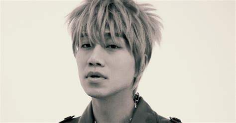 다나카 김경욱 日 하이틴 스타 오마주유튜버 대세다운 치명과감 포즈