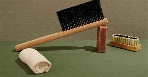 녹색 표면에 나무 붓과 흰 수건 사진 Unsplash의 브러시 이미지