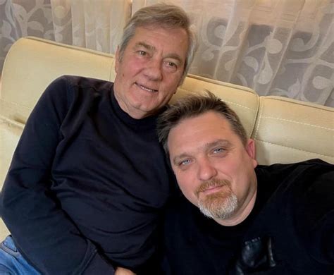 Ka Qëndruar 6 Muaj Në Psikiatri Kot” Julin Deda Bën Rrëfimin Tronditës Për Të Atin Mendonin