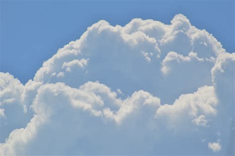 무료 이미지 하늘 태양 화이트 햇빛 낮 푸른 적운 구름 기상 현상 지구의 분위기 6016x4000 571332 무료 이미지 Pxhere