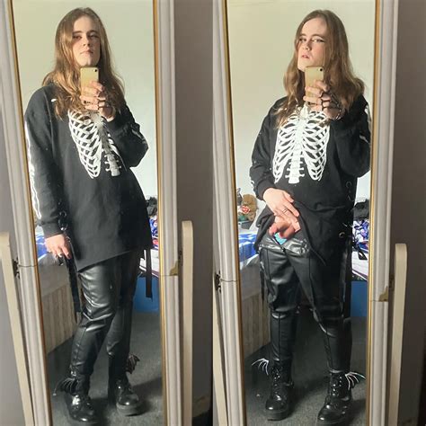 I Love Checking Myself Out In The Mirror 🖤 Rtransporn
