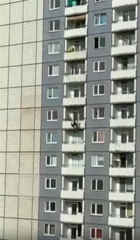 Yasak Aşk Yaşadığı Sevgilisinin Kocası Eve Gelince Yakalanmamak Için 12