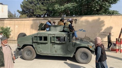 ONU acusa a talibanes de matar a más de 100 trabajadores del anterior