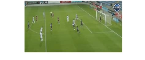VÍDEO Frango no pênalti Goleiro toma susto e faz gol contra bizarro