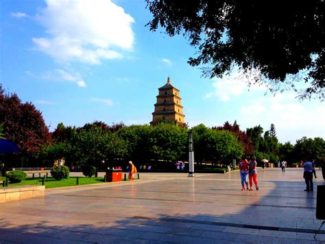 2022大雁塔游玩攻略乐喷泉，色彩斑斓的灯光与【去哪儿攻略】