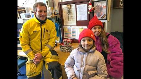 Sisters 8 And 10 Raise £100 In 5p Coins For Chiswick Rnli Chiswick