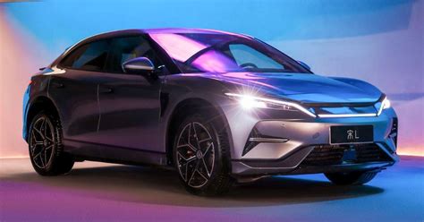 Esta es la nueva camioneta eléctrica de BYD un carro lleno de lujos y