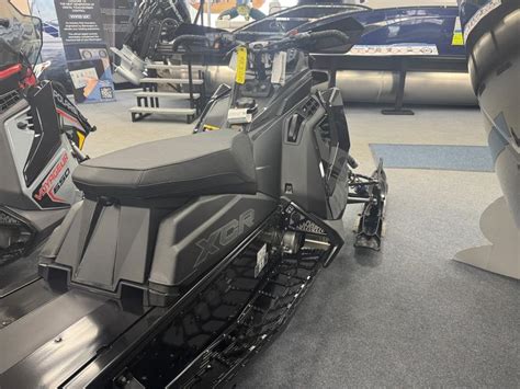 2025 Polaris® 9r Indy Xcr 136 Shadow Gray Gloss Black Spicers Boat