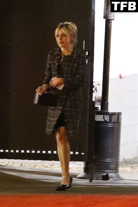 Kiernan Shipka Enjoys Herself At Leonardo Dicaprios Christmas Party 9 Photos Thefappening