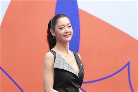 YES首尔现场CLARA文熙景金允书崔允英玄英等出席2017F W首尔时装周活动 每日头条