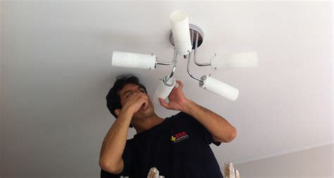 Cómo conectar dos focos con interruptor doble ISA ELECTRICISTAS