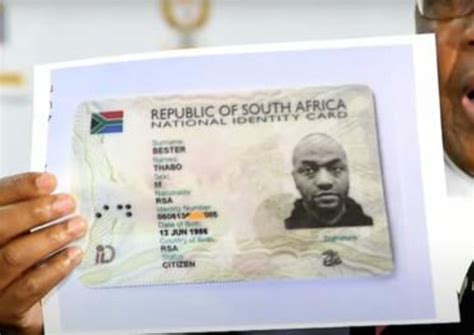 Thabo Bester Se SA ID Dokument Bekendgemaak Terwyl Minister Versoek