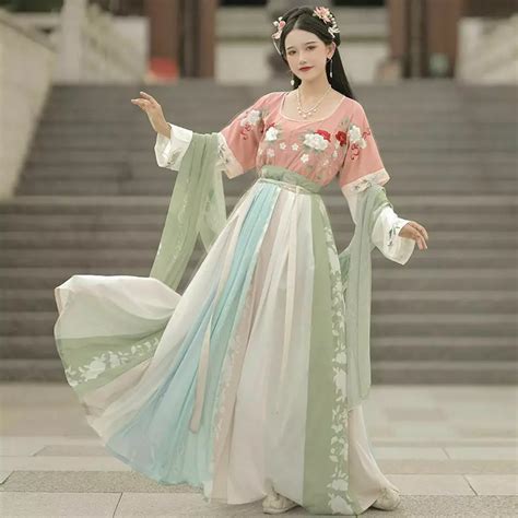 Traditional Chinese Women Clothing