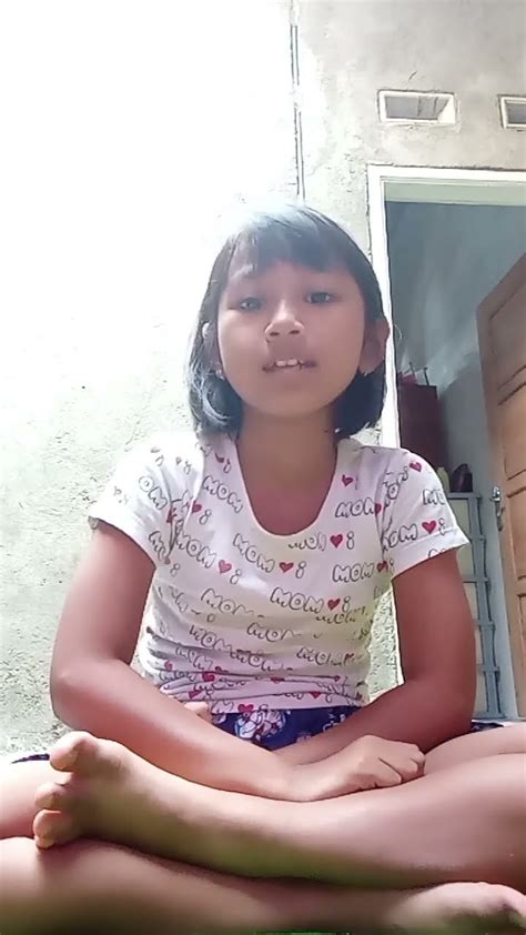 Ada Adik Ku Lagi Main Youtube