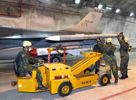最好能把台匪軍佳山基地的洞库给压塌咯