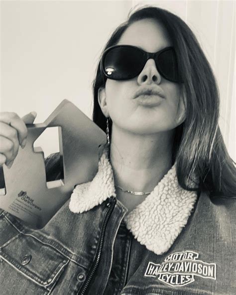 Lana Del Rey Secures Sixth Uk Number 1 Album
