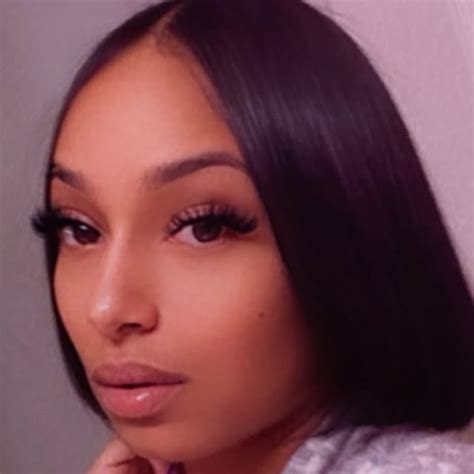 L Y N E T T E I A M ᥫ᭡ Lynetteiam • Threads Say More