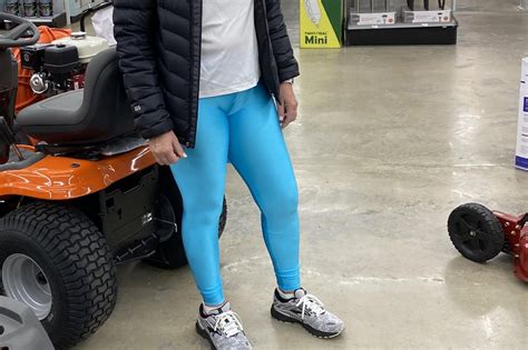 Cameltoe Tease