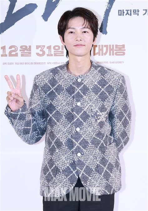 맥스포토 둘째 딸 얻은 송중기 여전한 소년미