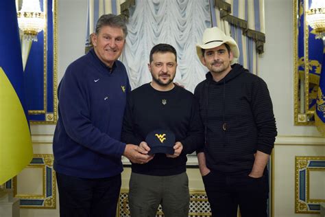 Brad Paisley Visits Ukranian President With Manchin News Sports