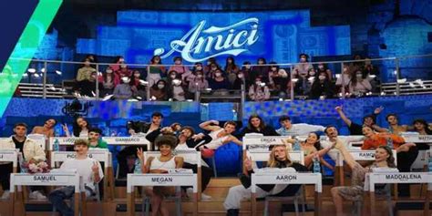 Amici 22 Maria De Filippi mai così furiosa allievi spaventati