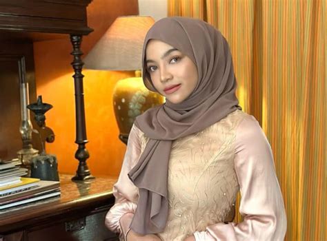 Kontroversi Oklin Fia Dari Jilat Es Krim Jadi Duta Mui Jenggalaid