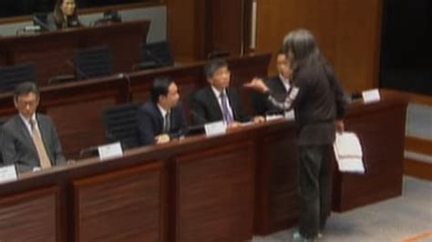 梁國雄搶文件被控被指控罪不當 律政司上訴裁得直 案發還續審