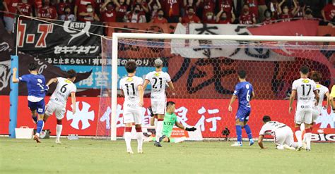 【鹿島】鈴木優磨、岩政大樹監督らの猛抗議実らずドロー「10月に勝ちきれるようにいい準備を」 J1写真ニュース 日刊スポーツ