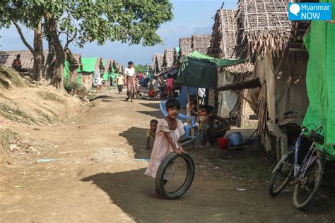 Facebook မသုံးနိုင်သဖြင့် အလှူရှင်များနှင့် ရခိုင်စစ်ရှောင်များ အဆက်အသွယ်ပြတ် Myanmar Now