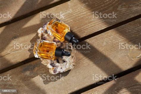 피펫 디스펜서가있는 유리 병의 손톱 및 큐티클 관리를위한 투명한 오일 0명에 대한 스톡 사진 및 기타 이미지 0명 갈색 건강관리와 의술 Istock