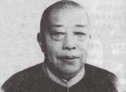 青帮大佬黄金荣晚年为何在上海大世界门口扫大街让人不敢相信 杜月笙 大局观 老百姓