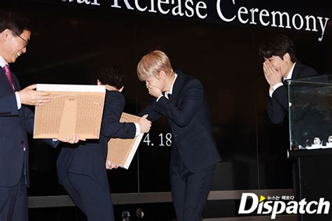 현장포토 오그라드는 신인시절 Exo 폭소터진 선물 디스패치 뉴스는 팩트다