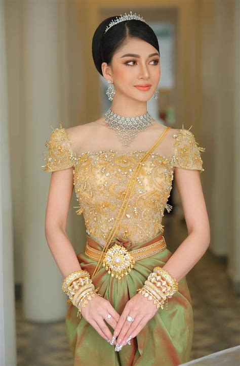 Pin By Hanifanya Umi On Khmer Wedding Traditional Outfits Thai