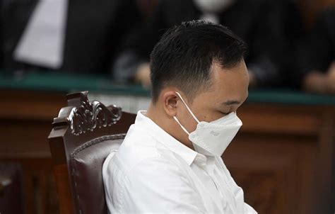Ricky Rizal Divonis 13 Tahun Penjara Poskotaonline
