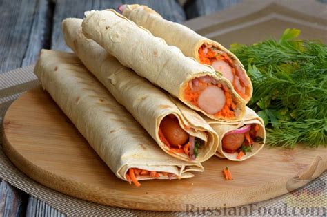 Рецепт Хот дог в лаваше с морковью и маринованным луком на