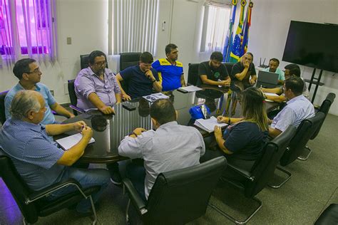 Simted aceita proposta de reajuste mas coloca condições e mantém greve