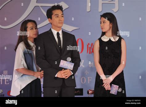 South Korean Actor Song Seung Heon Center Listens To An Interpreter
