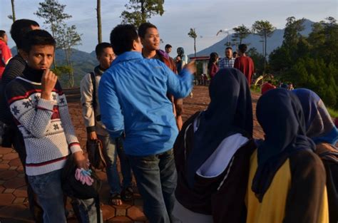 Foto Foto Decky Alfinandi Putra Decky Company Profile