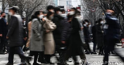 연봉협상 해 본 적 있었나직장인 10명 중 8명 ‘연봉 통보 받아