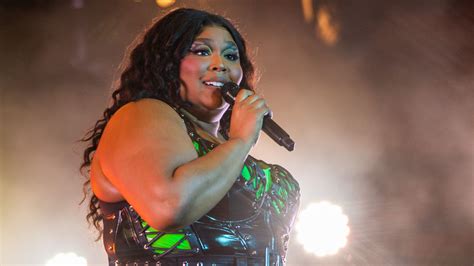 Lizzo Says Shes ‘not The Villain After Former Dancers Claim Sexual