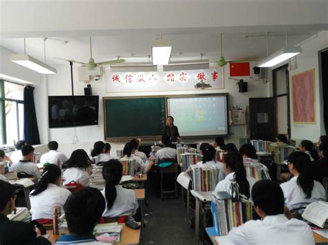 物理与天文系“科学商店”应邀赴闵行中学作科普讲座 上海交通大学物理与天文学院