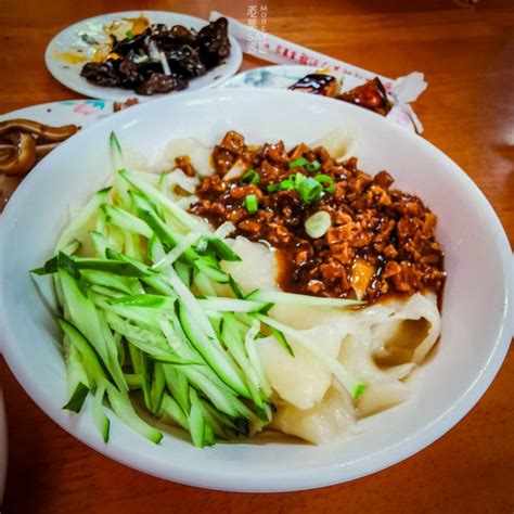 花蓮｜難得美食刀削麵：手工山西刀削麵層次豐富，必點木須炒麵、炸醬麵，近花蓮火車站 輕旅行